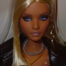 Фэшн - Коллекционная шарнирная Барби Barbie Styled By Maeve Reilly NRFB ...