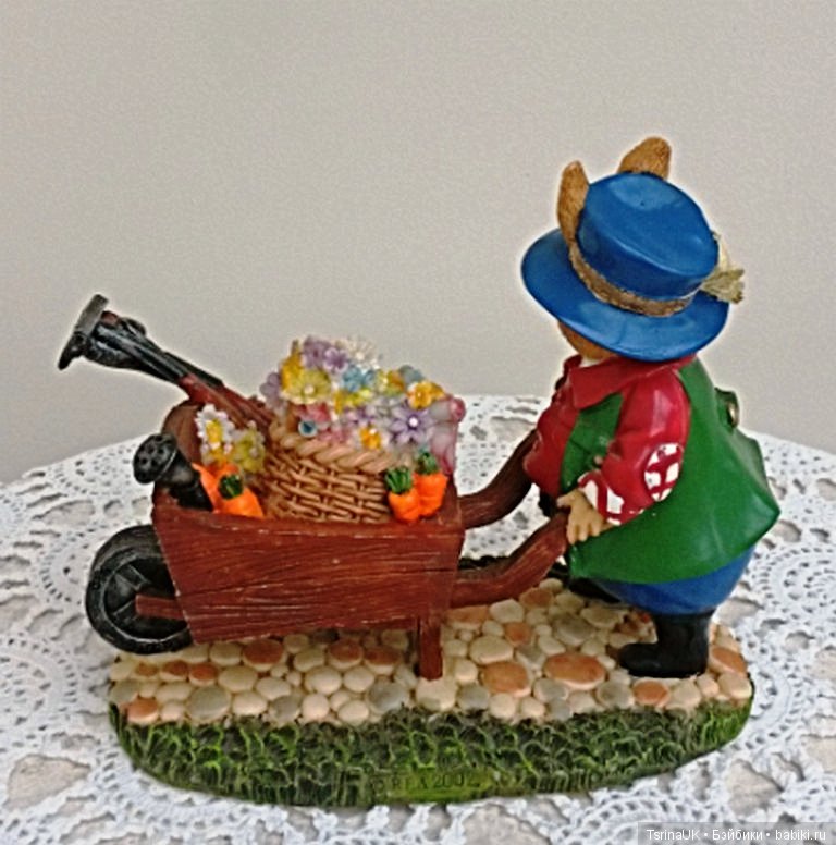 Статуэтки - Зайчик - садовод Russell Rabbit "Tales of Honeysuckle Hill ...